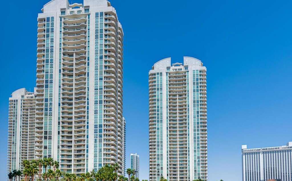2747 Paradise Road #1805, Las Vegas, NV 89109 at Turnberry Place