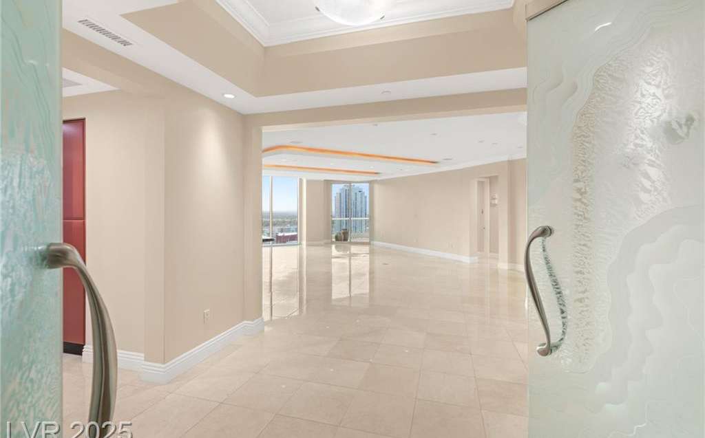 2747 Paradise Road #2704, Las Vegas, NV 89109 at Turnberry Place