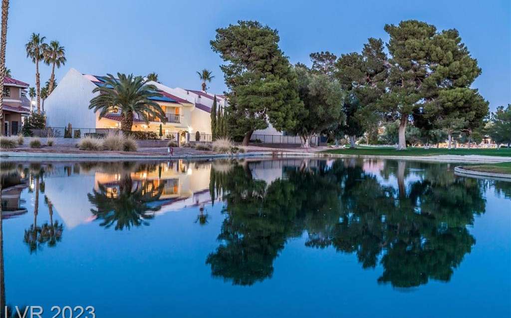2839 Queens Courtyard Drive, Las Vegas, NV 89109 in Las Vegas Country ...