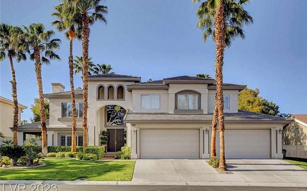 10008 Rolling Glen Court, Las Vegas, NV 89117 in The Lakes in Las Vegas