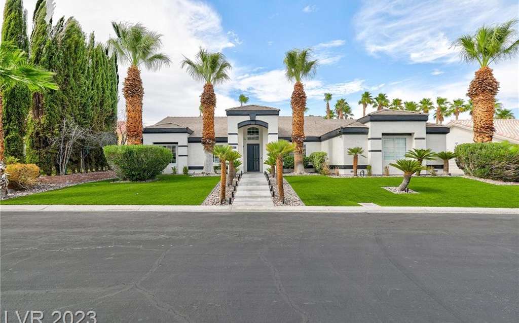 9904 Aspen Knoll Court, Las Vegas, NV 89117 in The Lakes in Las Vegas