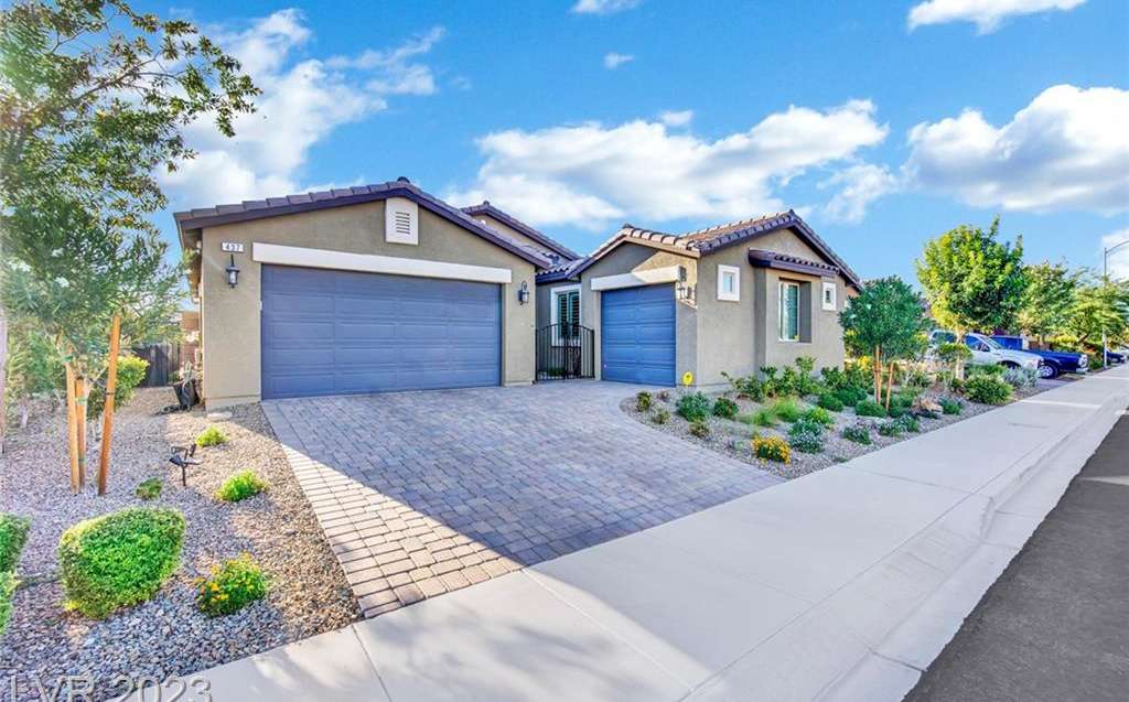 437 Calabria Beach Street, Henderson, NV 89015 in Henderson