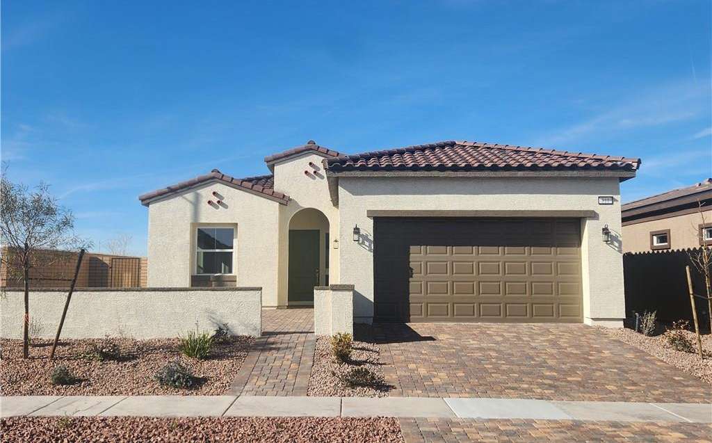 811 Klamath Springs Street, Henderson, NV 89011 in Henderson