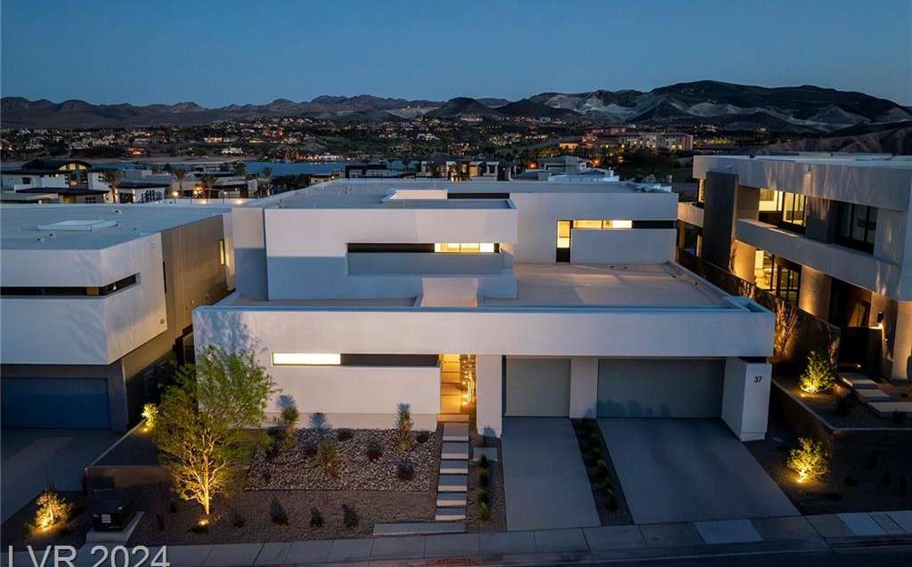37 Canyon Bay Drive, Henderson, NV 89011 in Lake Las Vegas in Henderson