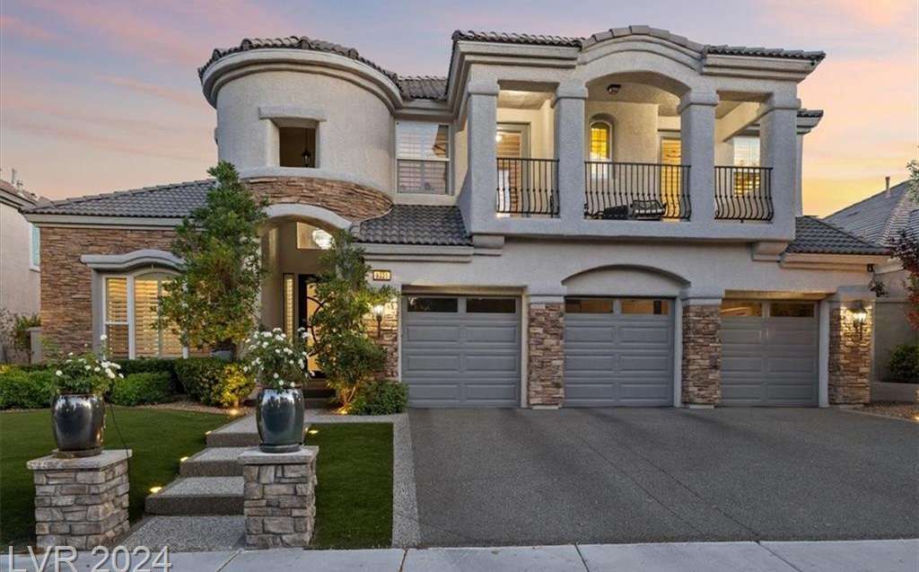 9321 Queen Charlotte Drive, Las Vegas, NV 89145 in Queensridge in Las Vegas