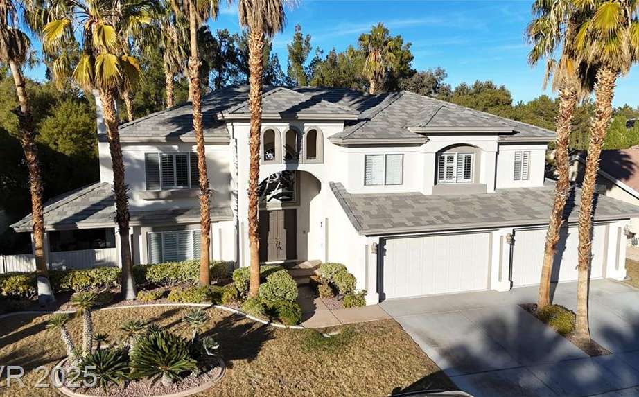 10008 Rolling Glen Court, Las Vegas, NV 89117 in The Lakes in Las Vegas