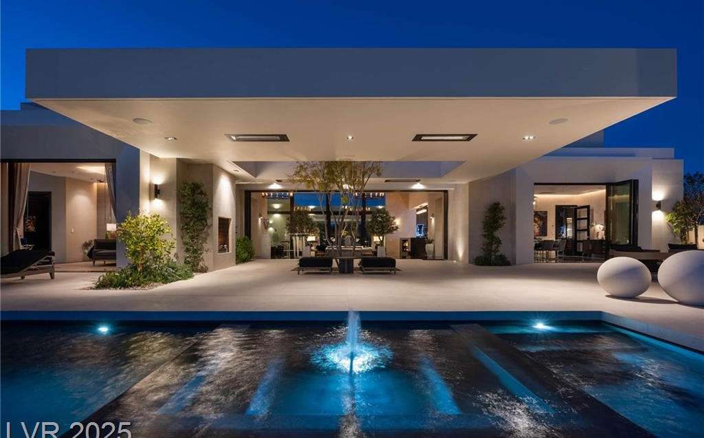 41 Crested Cloud Way, Las Vegas, NV 89135 in The Ridges in Summerlin