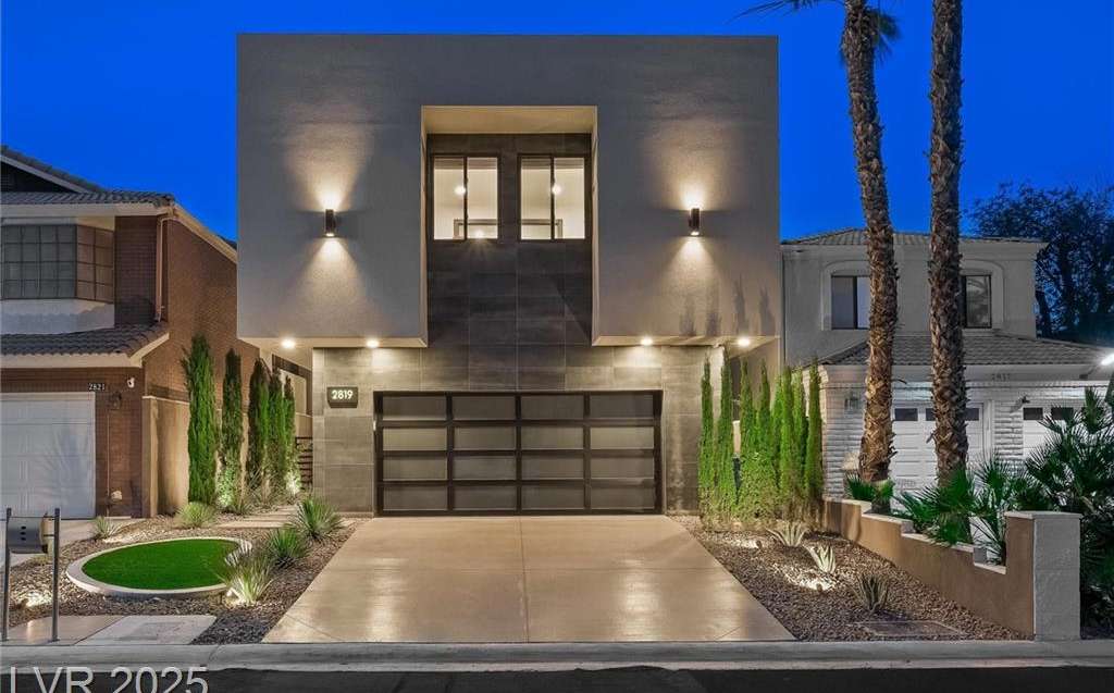 2819 Queens Courtyard Drive, Las Vegas, NV 89109 in Las Vegas Country ...