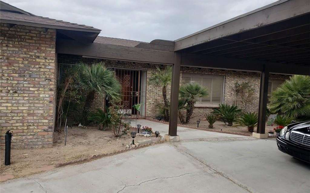 7655 South Valley View Boulevard, Las Vegas, NV 89139 in Las Vegas