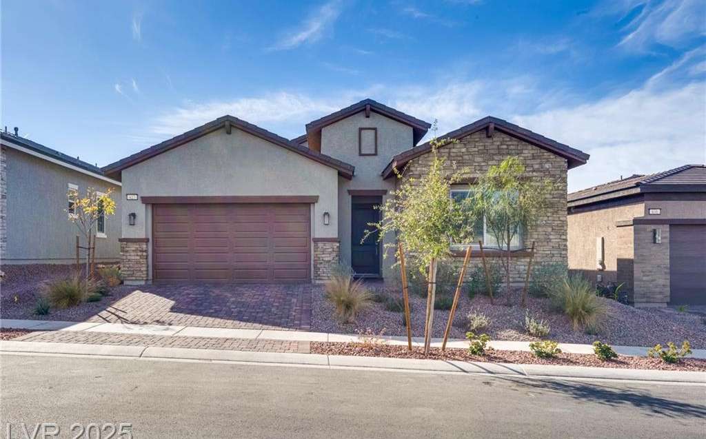 827 Klamath Springs Street, Henderson, NV 89011 in Henderson
